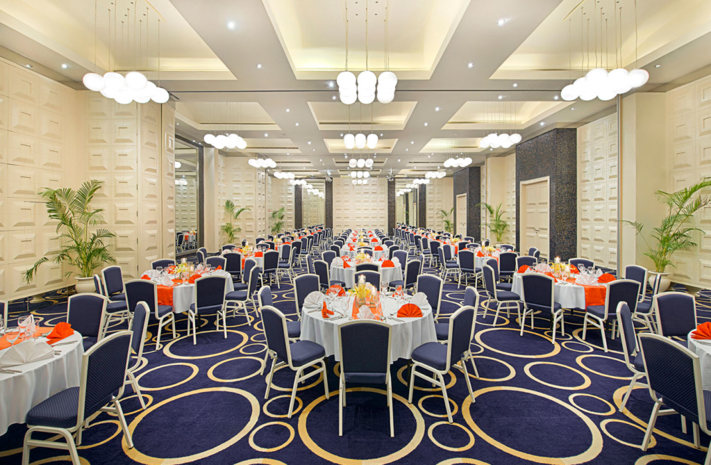 Monte-Carlo-Ballroom—Banquet-Setup | エリスブライダル